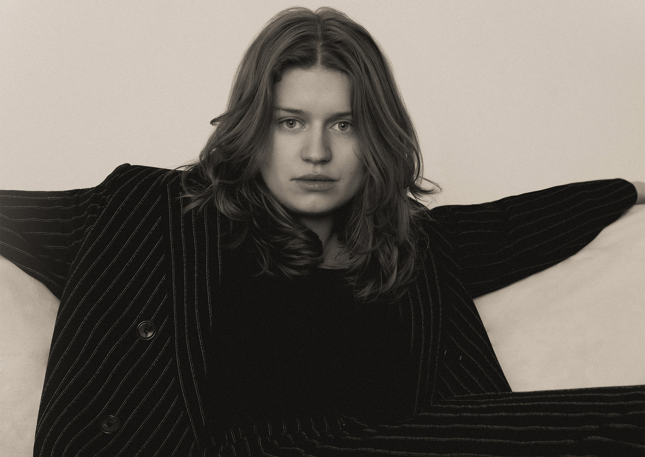 Digital Cover: girl in red is Back, Baby - Notion