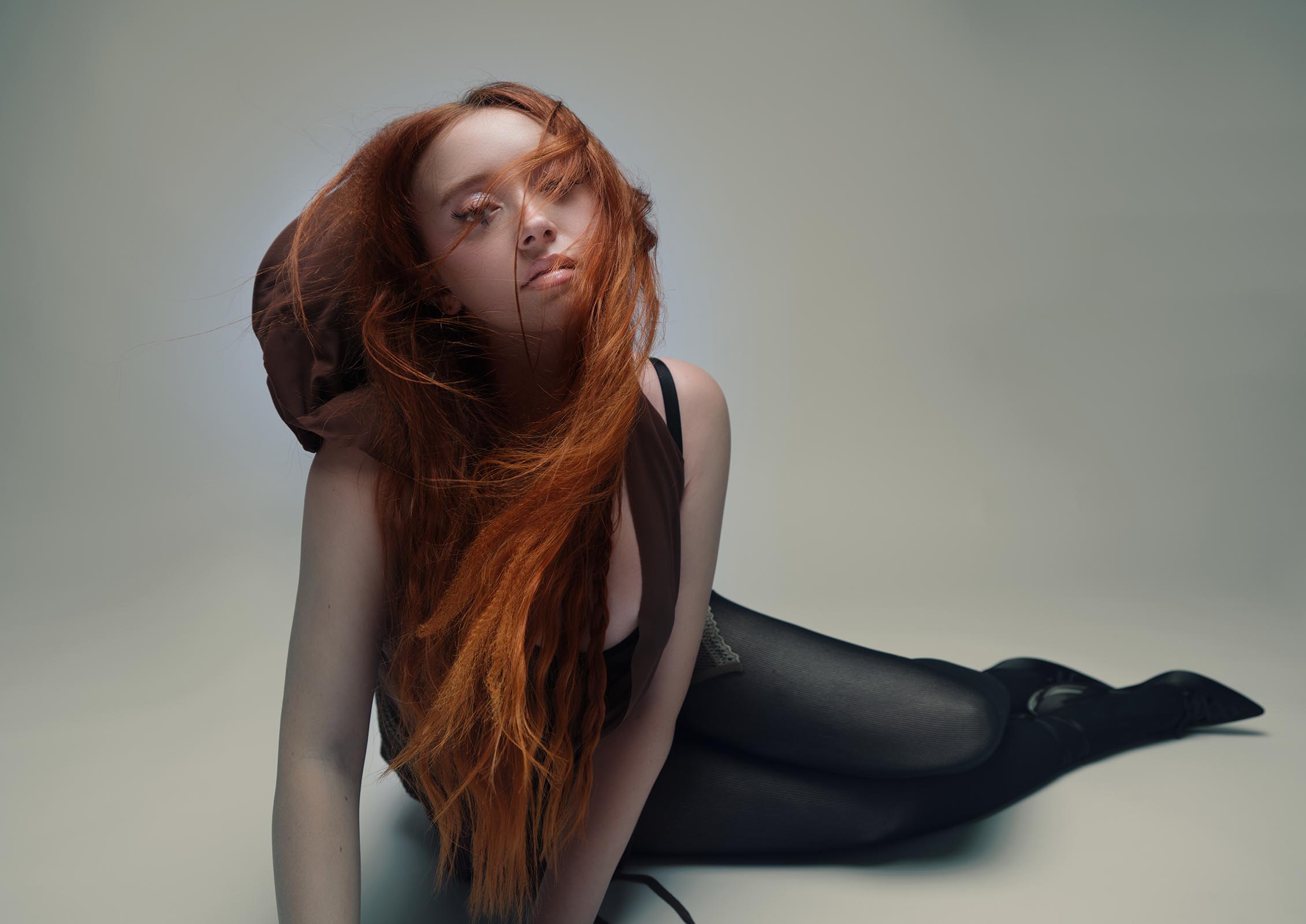 EMMMA on Nostalgia and Self-Discovery in 'Plastic Swings' - Notion