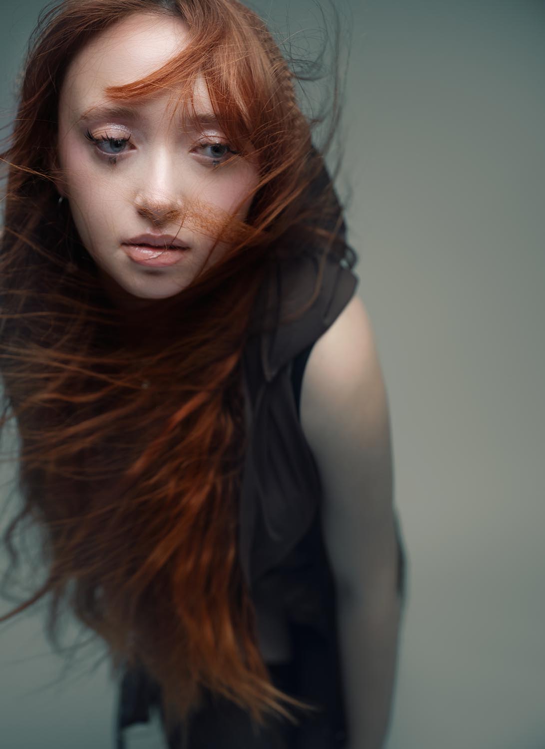 EMMMA on Nostalgia and Self-Discovery in 'Plastic Swings' - Notion